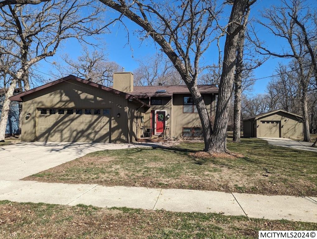 1100 15th St NE, Mason City, IA 50401 - See Est. Value, Schools & More