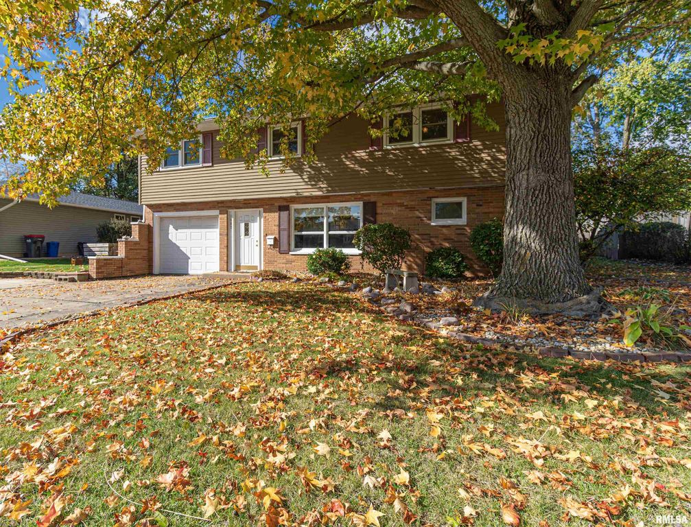1607 Deppert Dr, Pekin, IL 61554 - See Est. Value, Schools & More