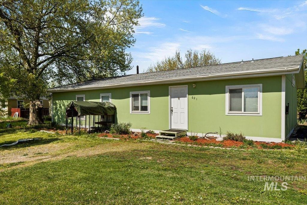 621E E Kearney St, Caldwell, ID 83605 - See Est. Value, Schools & More