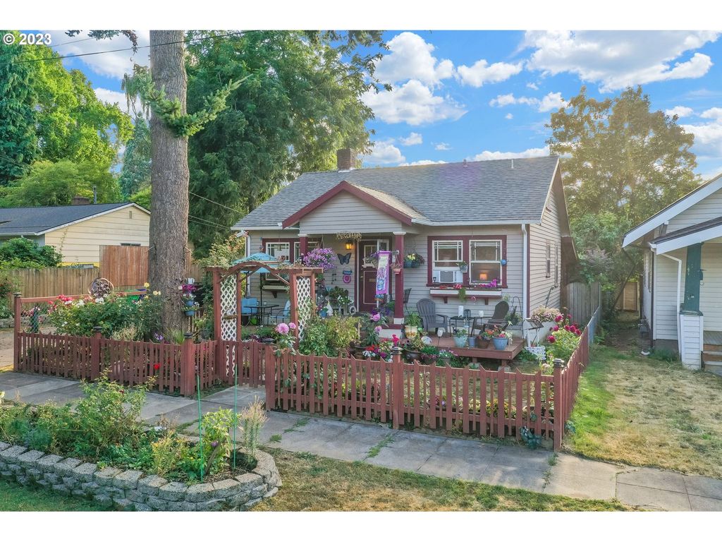 9537 N Van Houten Ave, Portland, OR 97203 - See Est. Value, Schools & More