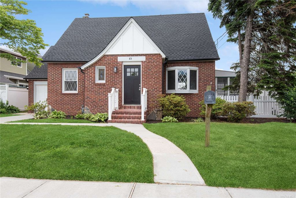 83 Grand Boulevard, Massapequa Park, NY 11762 - See Est. Value, Schools ...