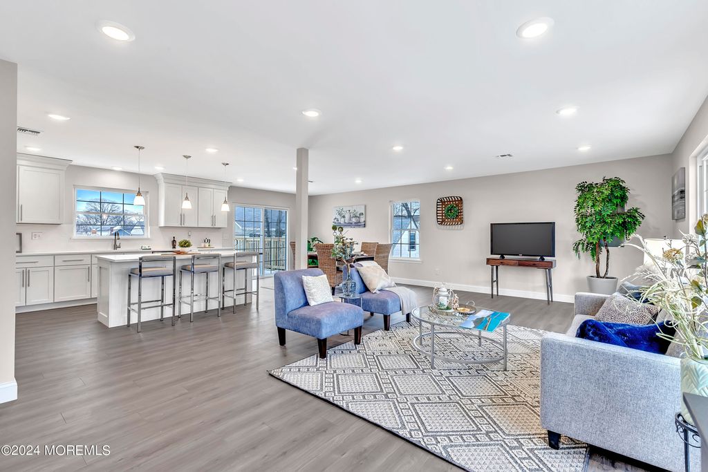 217 Seeley Avenue, Keansburg, NJ 07734 - See Est. Value, Schools & More