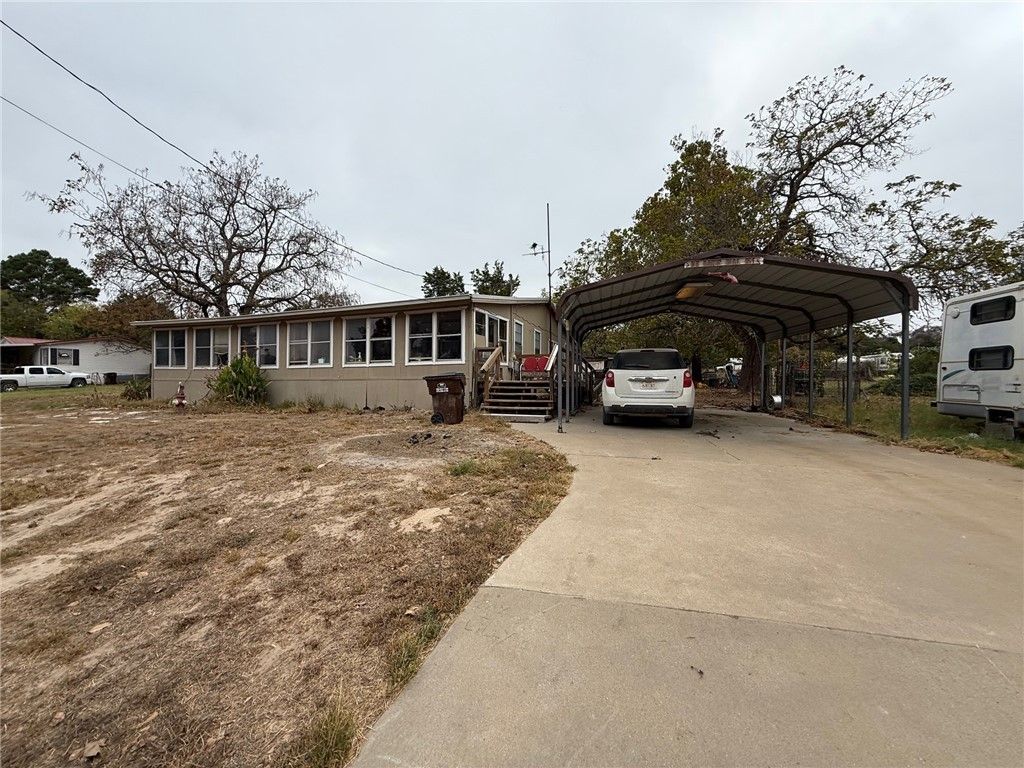 634 Lakeside Dr, Caldwell, TX 77836 - See Est. Value, Schools & More
