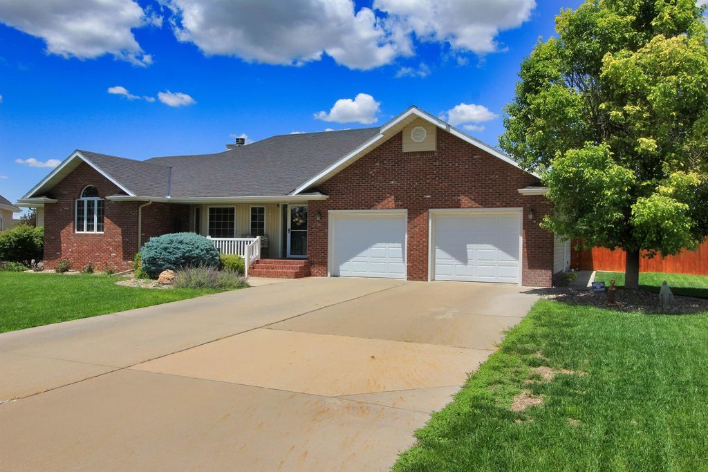 1405 Washington Cir, Hays, KS 67601 - See Est. Value, Schools & More