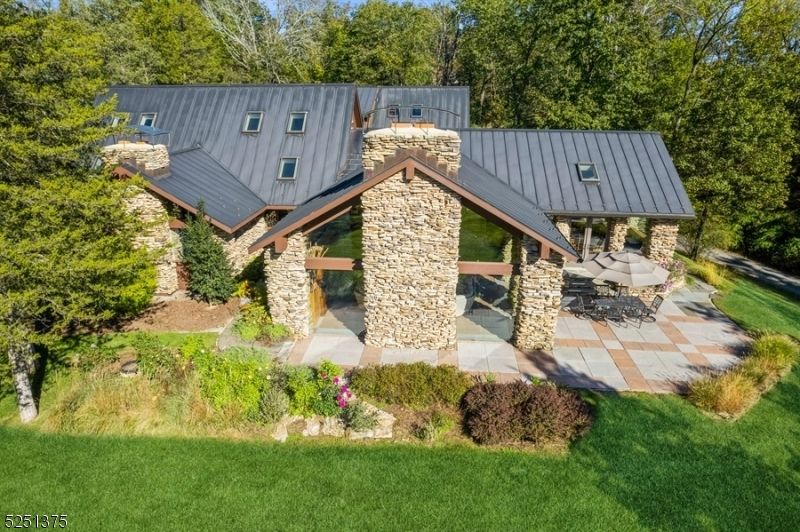 160 Old Farm Rd, Bedminster, NJ 07921 - See Est. Value, Schools & More