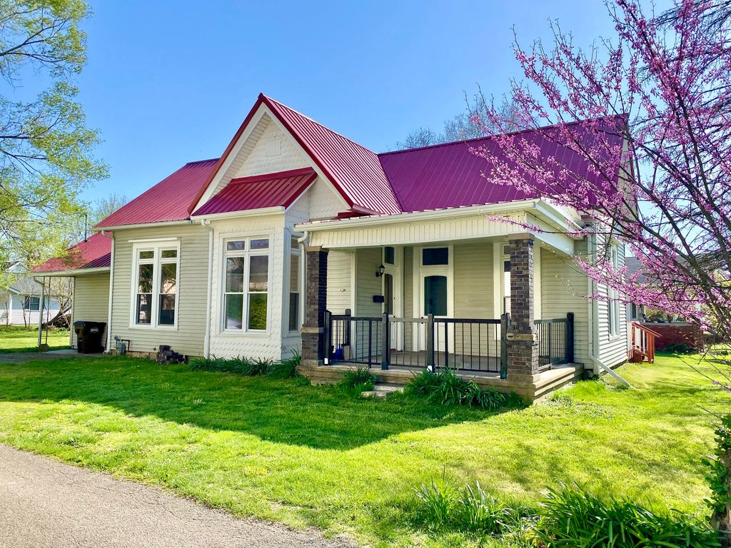 115 W Walnut St, North Vernon, IN 47265 - See Est. Value, Schools & More