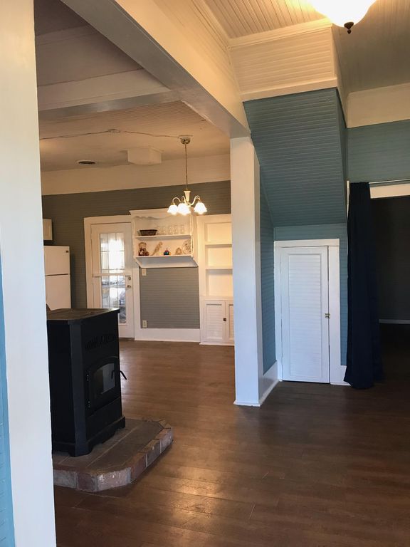 110 Center St, Nevada, TX 75173 - See Est. Value, Schools & More