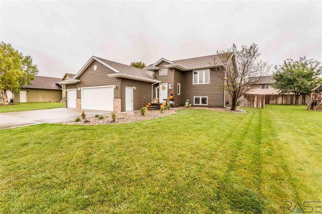 708 N Quartz Ave, Brandon, SD 57005 - See Est. Value, Schools & More