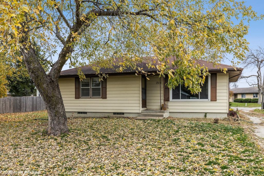 715 Maple St, Waukee, IA 50263 - See Est. Value, Schools & More