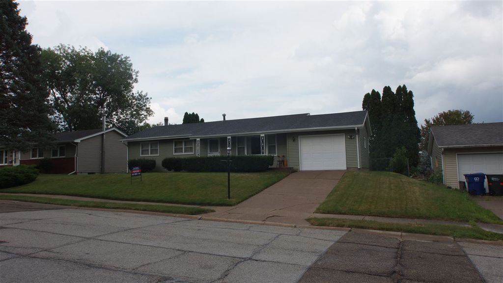 4927 Harrison St, Davenport, IA 52806 - See Est. Value, Schools & More