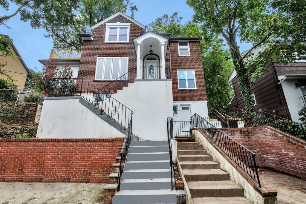 2733 Netherland Ave, Bronx, NY 10463 - See Est. Value, Schools & More