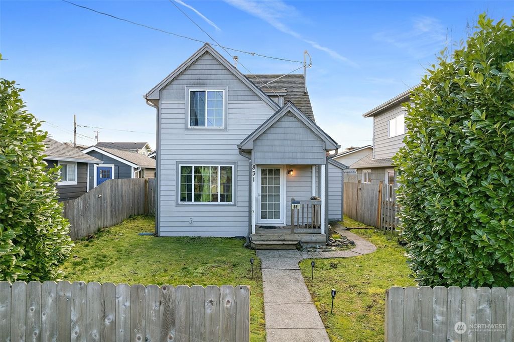 831 10th Street, Bremerton, WA 98337 - See Est. Value, Schools & More
