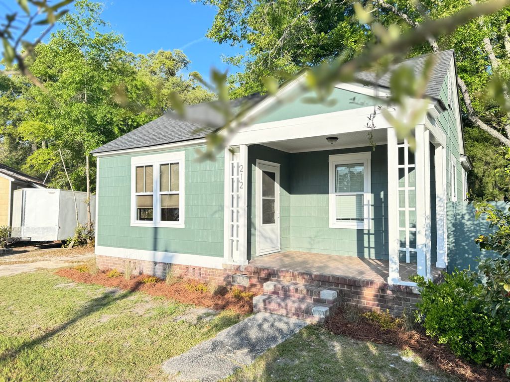 212 S Lemacks St, Walterboro, SC 29488 - See Est. Value, Schools & More