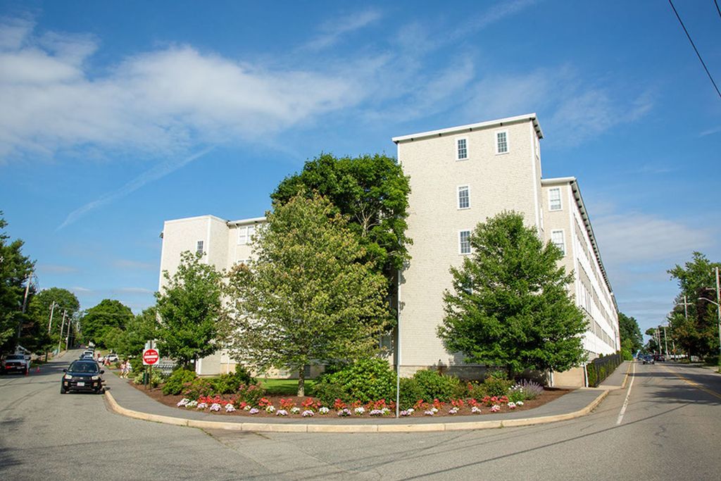 51 Maple St #EL-235, Rockland, MA 02370 Apartment for Sale