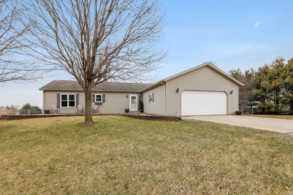 1873 County Road 2200 E, Saint Joseph, IL 61873 | Trulia