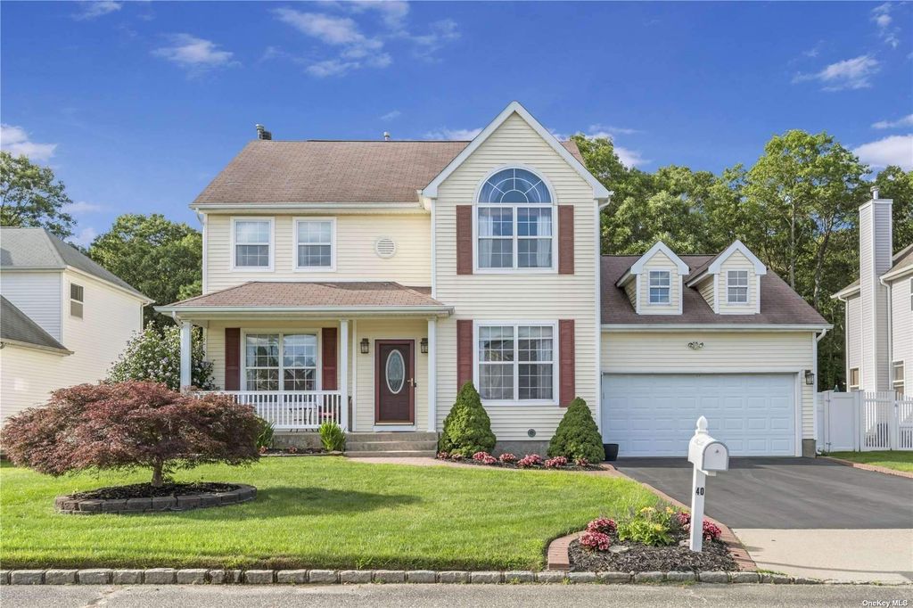 40 Blueberry Ridge Drive, Holtsville, NY 11742 | Trulia
