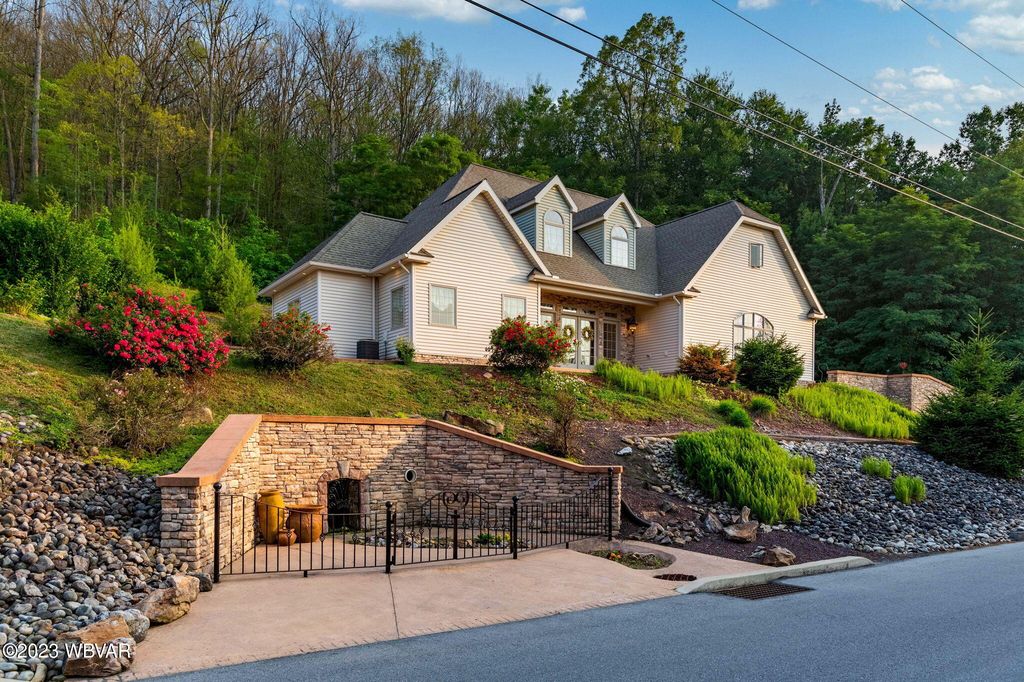 1253 W 8th Ave S, Williamsport, PA 17702 - See Est. Value, Schools & More