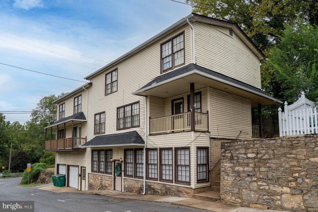 15 S Hawksbill St, Luray, VA 22835 | Trulia