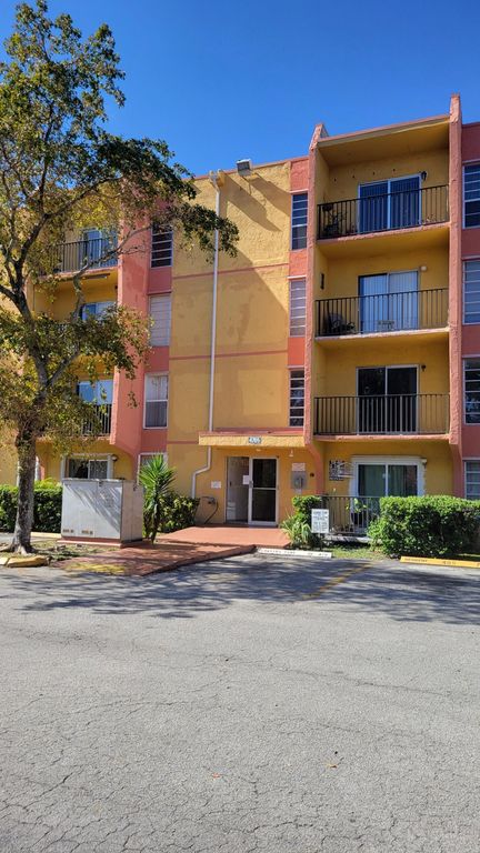 4705 NW 7th St, Miami, FL 33126 - See Est. Value, Schools & More