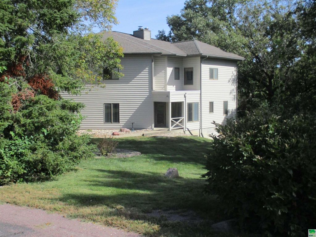 1484 Harrison Dr, Cherokee, IA 51012 - See Est. Value, Schools & More