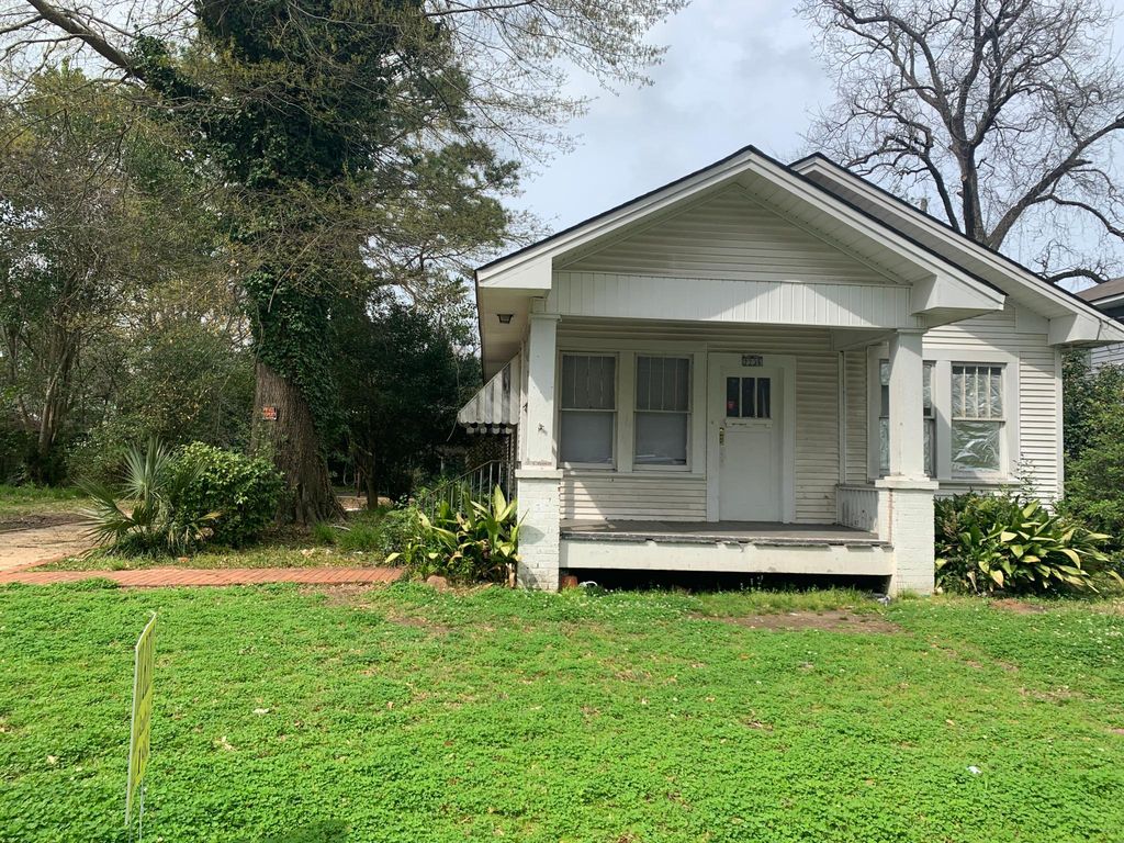 2236 Paris St, Alexandria, LA 71301 - See Est. Value, Schools & More