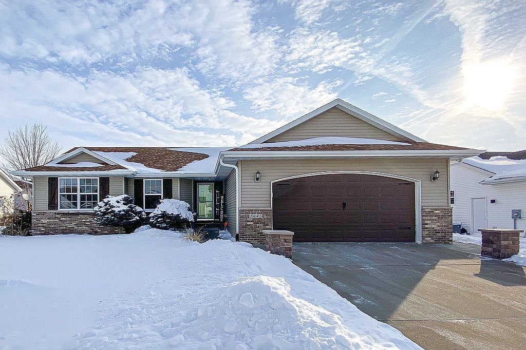 1645 49th St, Marion, IA 52302 - See Est. Value, Schools & More