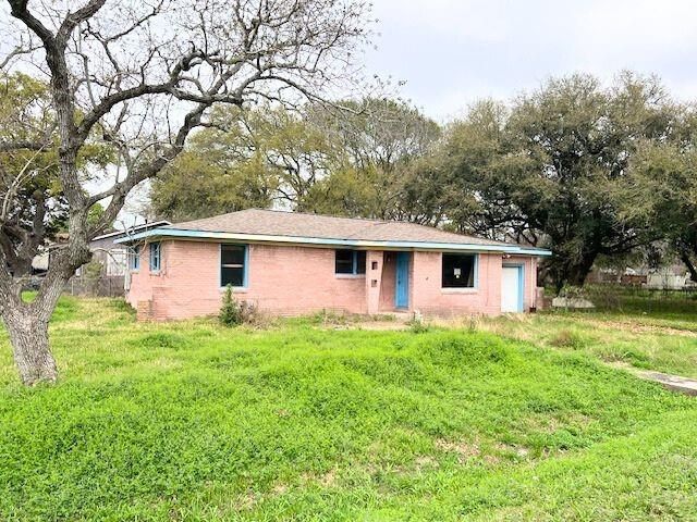 300 Dorsett St, Clute, TX 77531 | MLS# 92750669 | Trulia