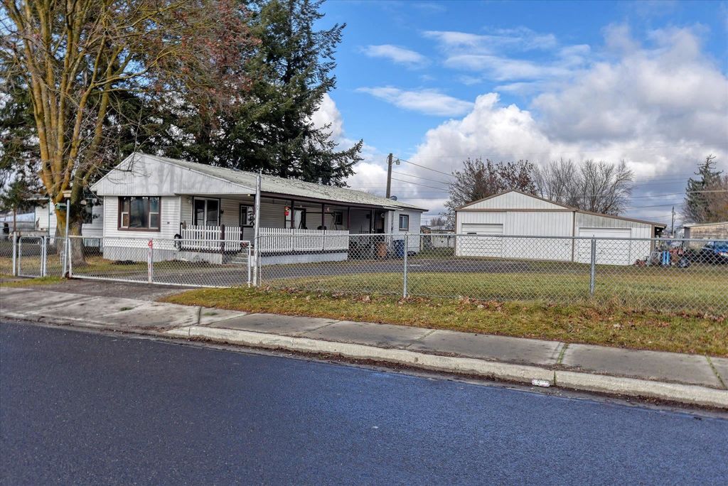 4111 E Longfellow Ave, Spokane, WA 99217 - See Est. Value, Schools & More