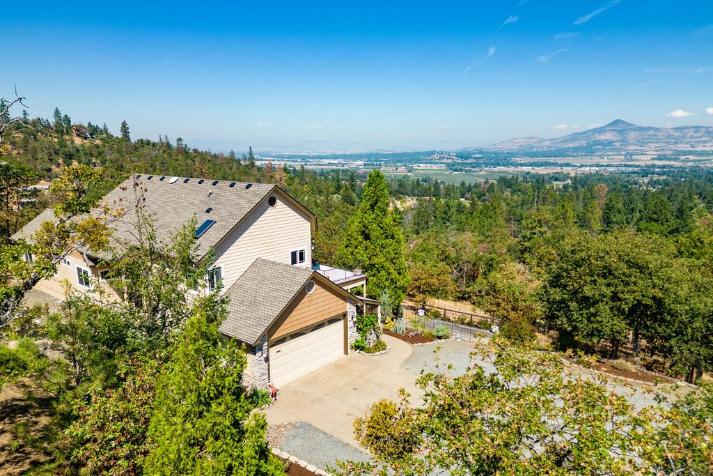 3243 Deer Trail Ln, Medford, OR 97501 | MLS# 220171426 | Trulia