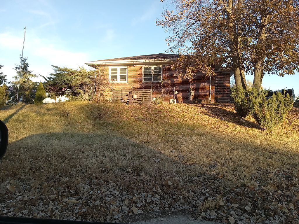 517 Wyoming Ave, Hemingford, NE 69348 - See Est. Value, Schools & More