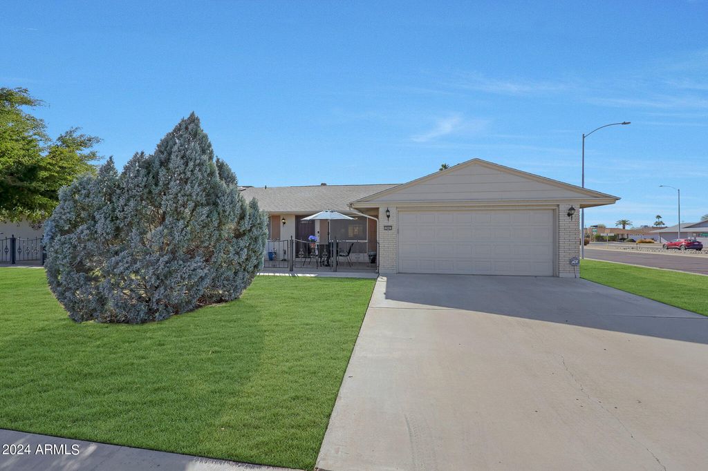 10663 W Tropicana Cir, Sun City, AZ 85351 - See Est. Value, Schools & More