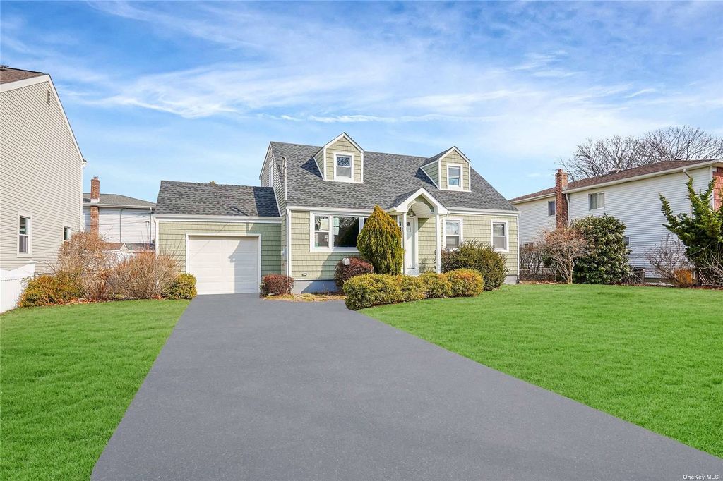 281 Clark Boulevard, Massapequa Park, NY 11762 | Trulia