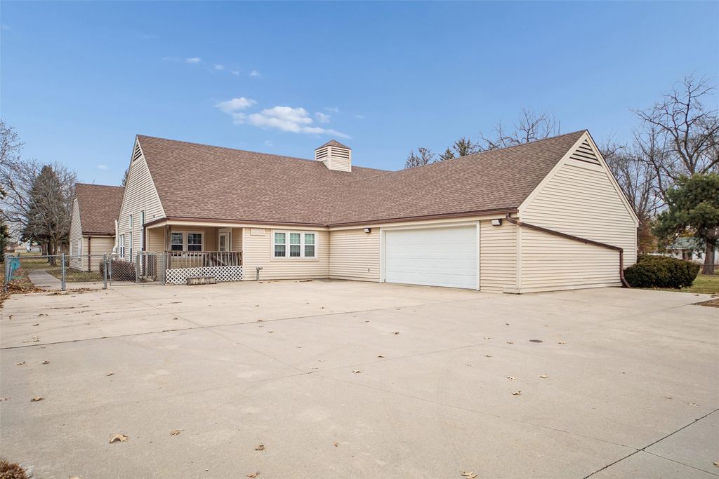 4220 E Douglas Ave, Des Moines, IA 50317 | MLS# 732895 - Trulia | Trulia