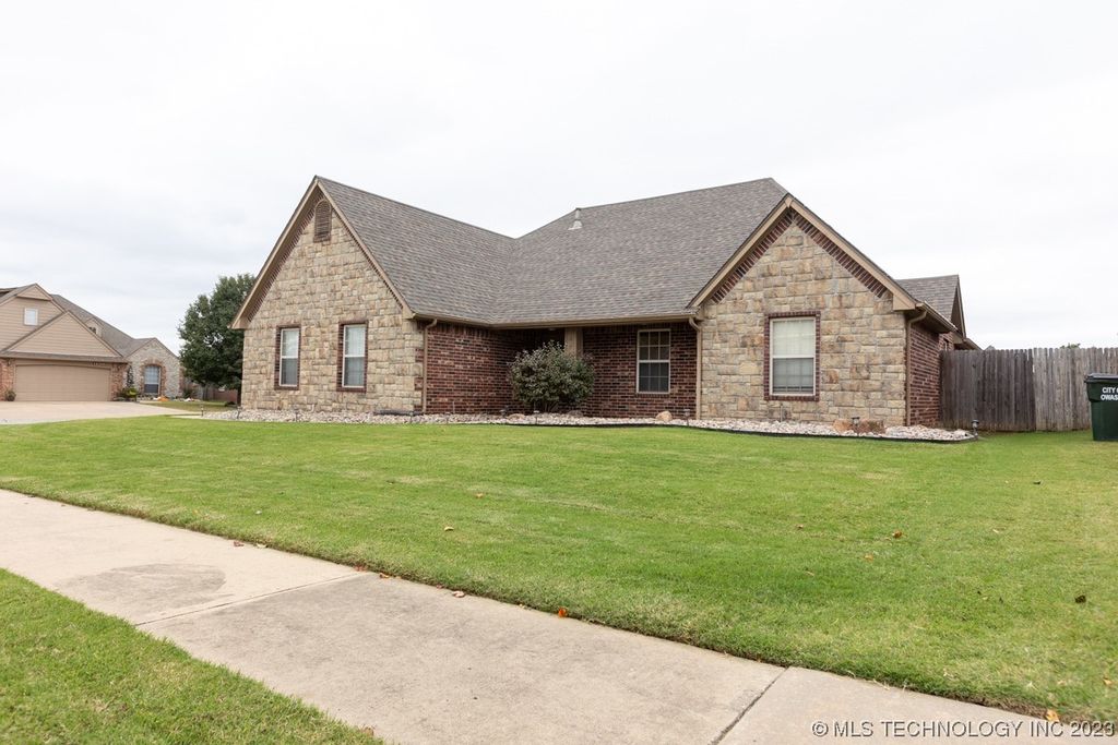 8702 N 144th East Ave, Owasso, OK 74055 - See Est. Value, Schools & More