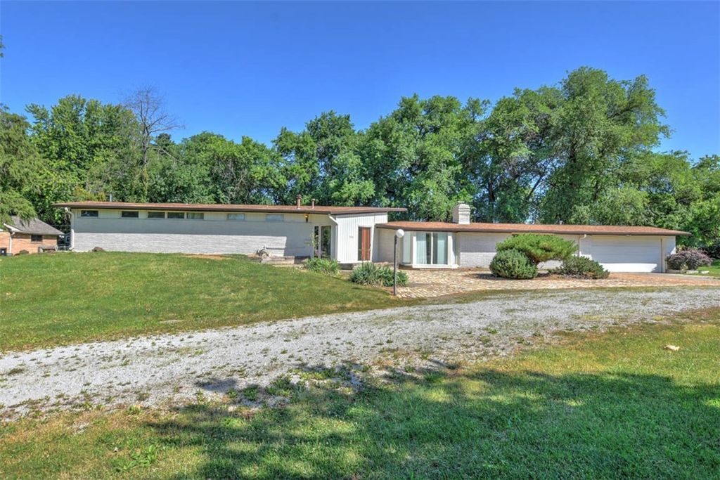 2550 Ivy Ln, Decatur, IL 62521 - See Est. Value, Schools & More