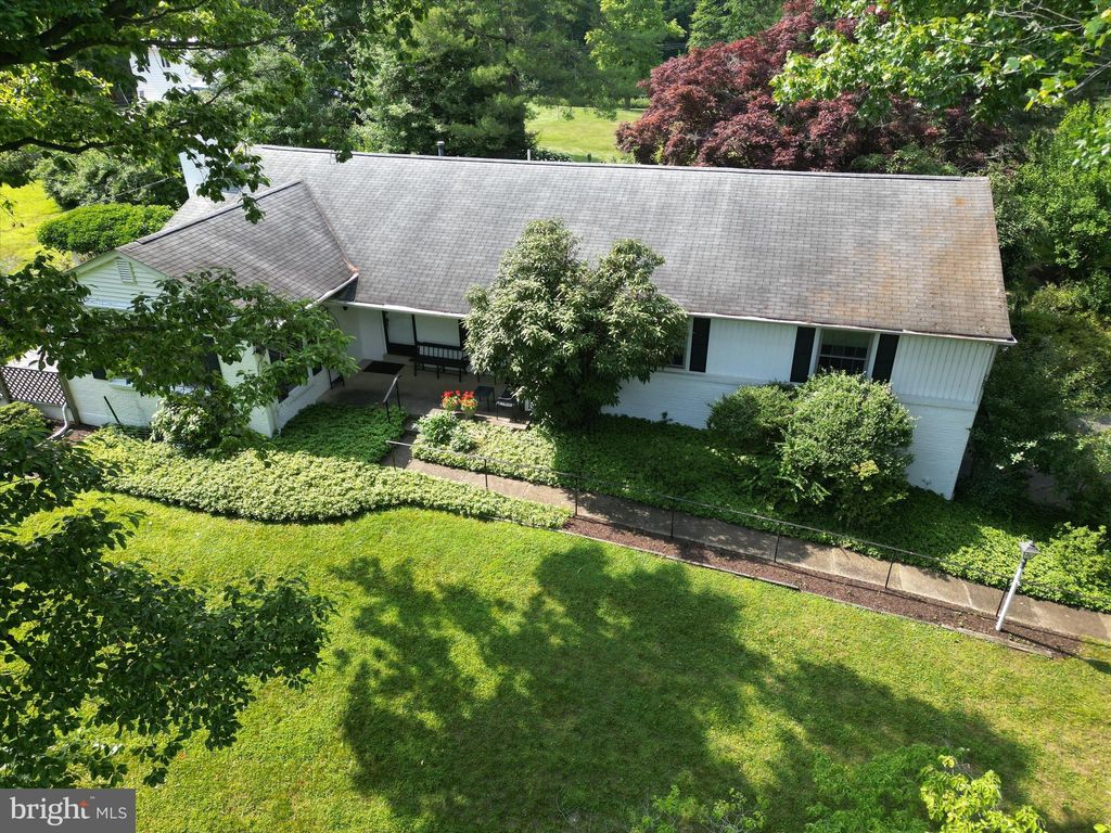 1818 Spring Valley Dr, Springfield, PA 19064 - See Est. Value, Schools ...