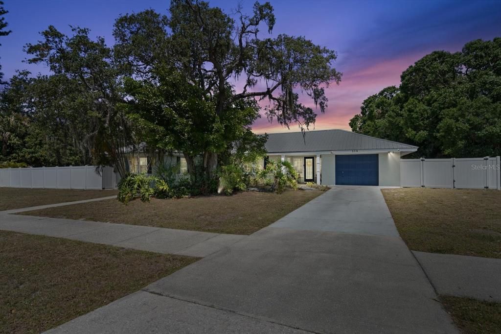 219 Whitfield Ave, Sarasota, FL 34243 | MLS# A4607349 | Trulia