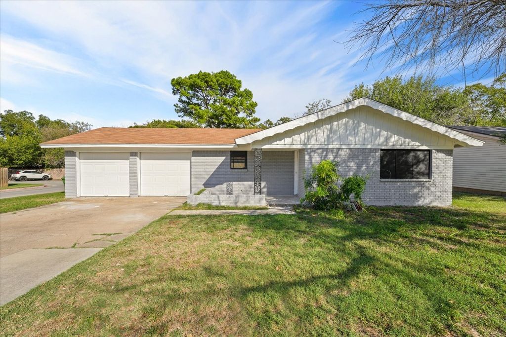 1228 Cavender Dr, Hurst, TX 76053 - See Est. Value, Schools & More