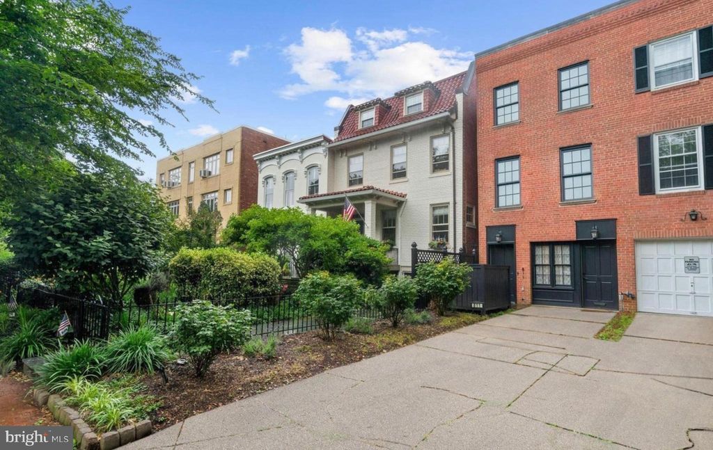 811 E Capitol St SE #A, Washington, DC 20003 - See Est. Value, Schools ...