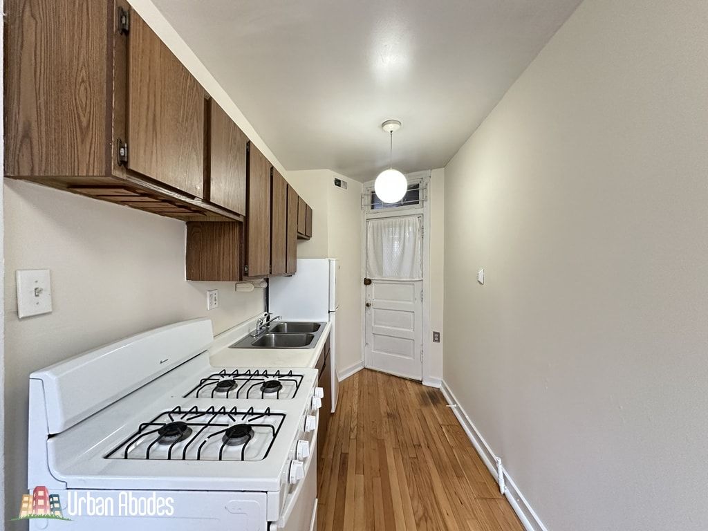 3002 N Racine Ave #2A, Chicago, IL 60657 - See Est. Value, Schools & More