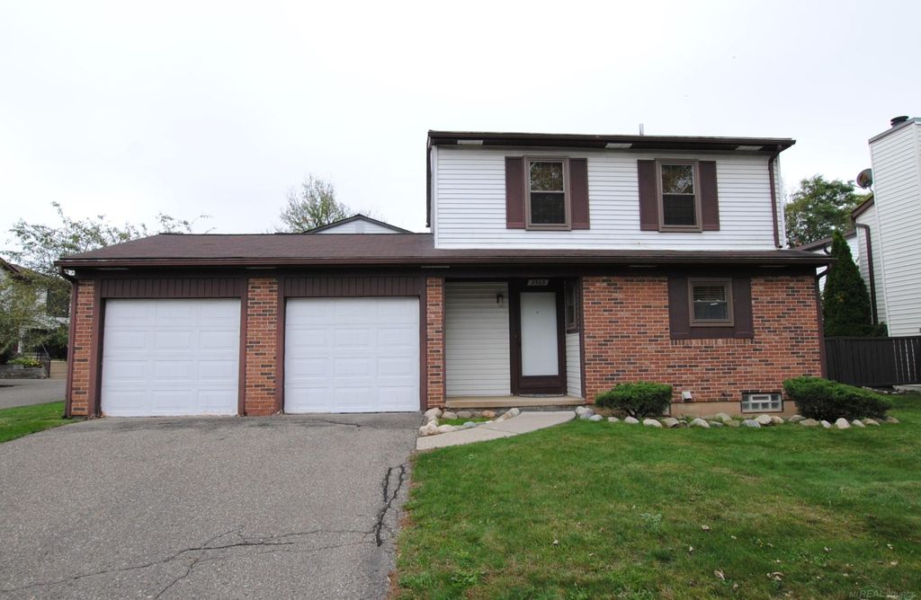 2923 Roundtree Dr, Troy, MI 48083 - See Est. Value, Schools & More