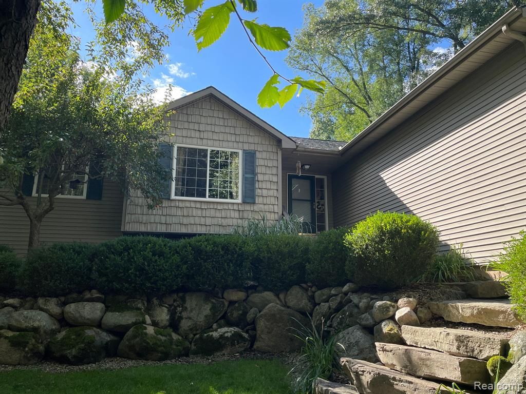 1703 Hosner Rd, Oxford, MI 48370 - See Est. Value, Schools & More