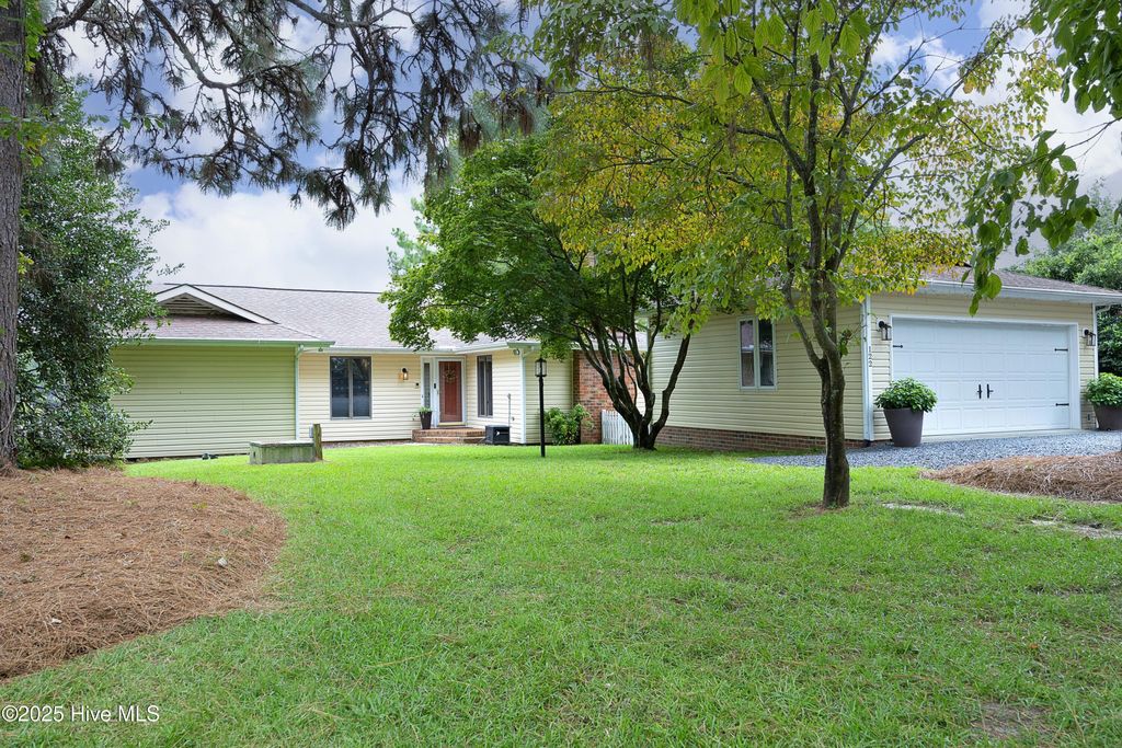 122 Lakeview Point, West End, NC 27376 - See Est. Value, Schools & More