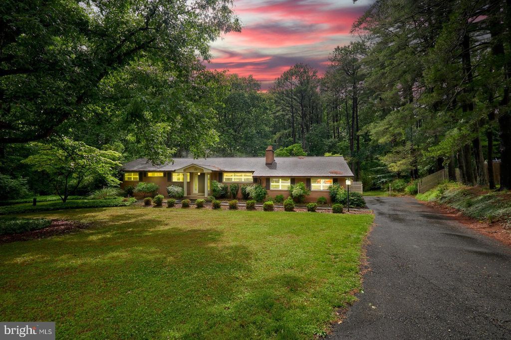 8300 Kingsgate Rd, Potomac, MD 20854 - See Est. Value, Schools & More