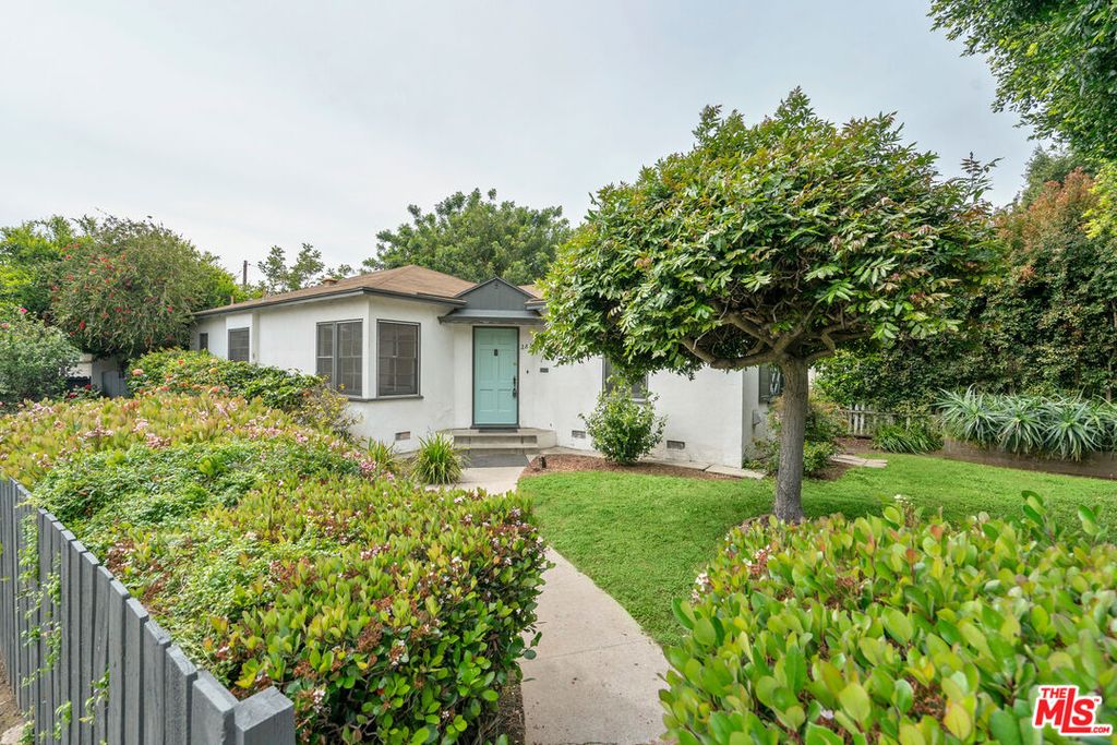 1302 Yale St, Santa Monica, CA 90404 - See Est. Value, Schools & More