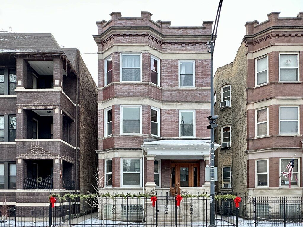 4118 N Ashland Ave #R04, Chicago, IL 60613 - See Est. Value, Schools & More