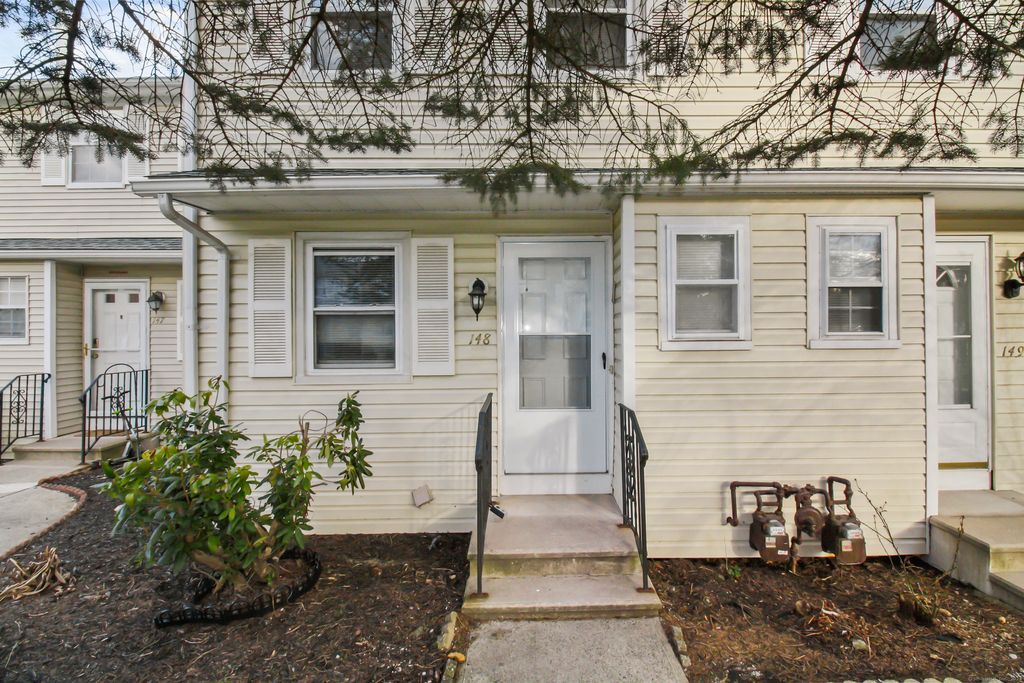 148 East Gate Lane #148, Hamden, CT 06514 - See Est. Value, Schools & More