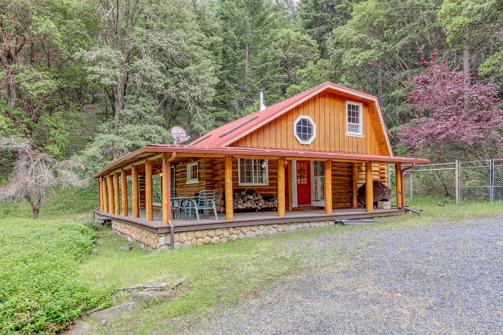 2266 Knowles Rd, Medford, OR 97501 - See Est. Value, Schools & More