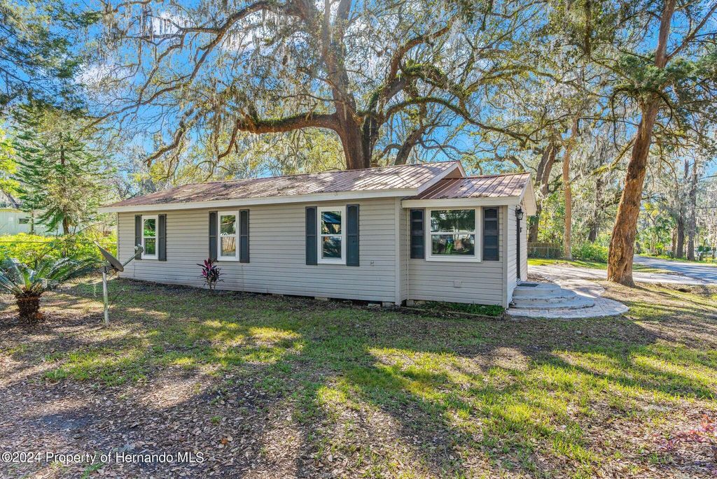 9112 Parrish Ave, Brooksville, FL 34601 - See Est. Value, Schools & More