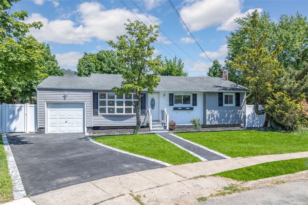 19 Matthew Drive, Amityville, NY 11701 - See Est. Value, Schools & More